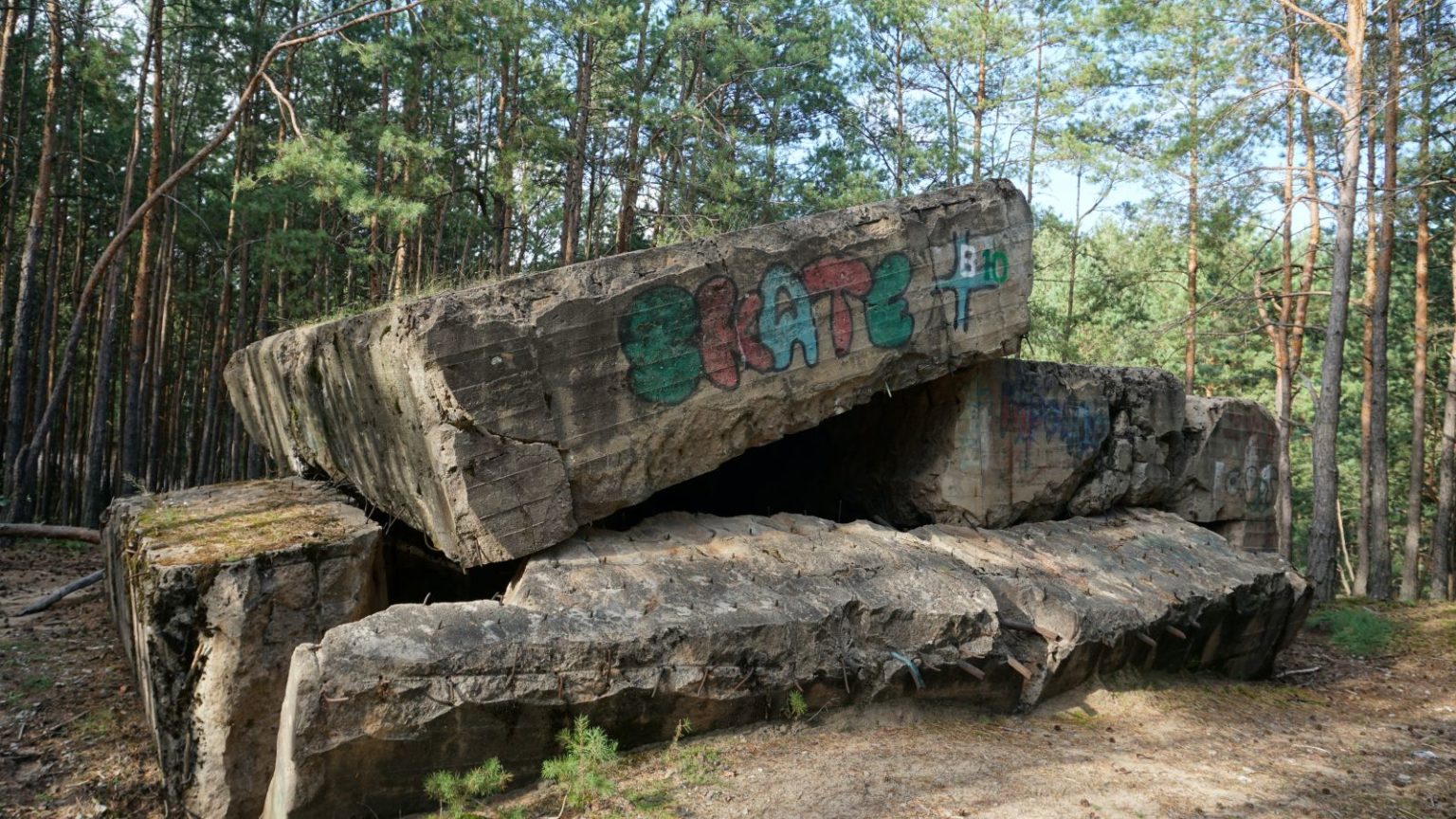 Schrony i bunkry w Polsce. Obóz ukryty w lesie ⋆ Jedź w Polskę!